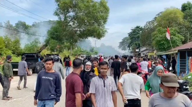 Rempang: ‘Kami tidak akan pindah meski kami terkubur di situ’ - BBC News Indonesia