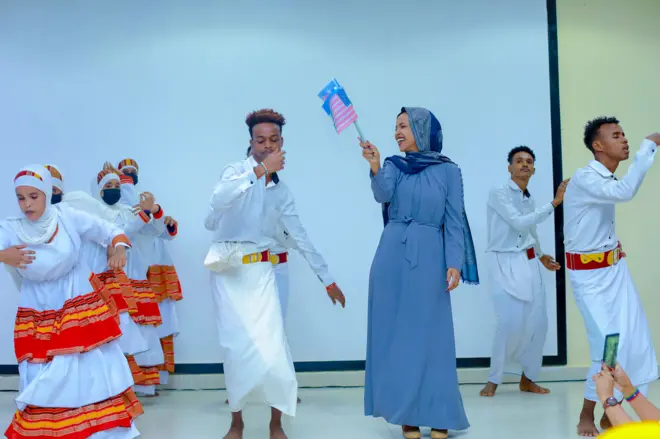 Muxuu yahay ololaha cusub ee ay Ilhaan Cumar ka billowday Golaha ...