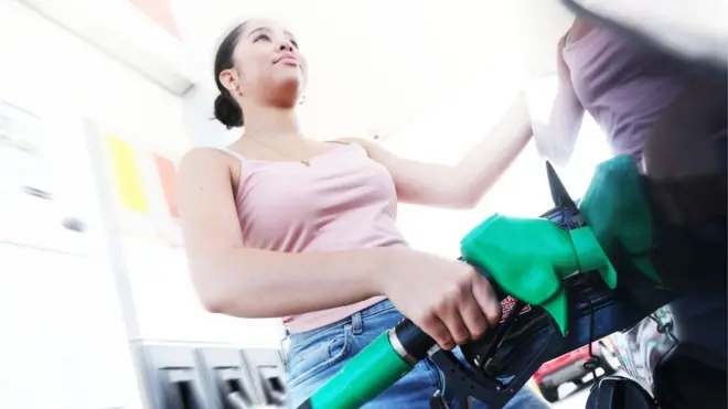 石油大手シェル、ロシア産LNG取引を継続 市場撤退と約束後も＝NGO - BBCニュース