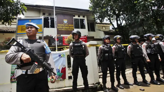 Bom Bandung: '10% eks napi teroris yang sudah bebas kembali lakukan kekerasan' - BBC News Indonesia