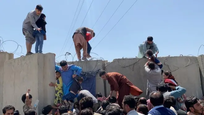 طالبان في كابل كيف استطاعت الحركة فرض سيطرتها على أفغانستان؟ Bbc
