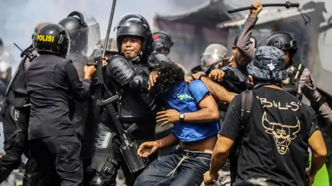 Djaka Budi Utama: Eks Tim Mawar dilantik jadi Dirjen Bea Cukai, diberhentikan dari TNI - BBC ...