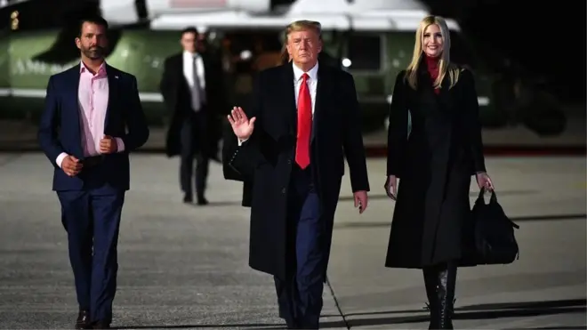 トランプ氏、繰り返し「黙秘権」を行使 宣誓証言の映像公開 Bbcニュース