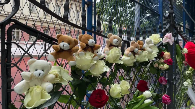 Pucnjava u Bangkoku: Četrnaestogodišnjak osumnjičen da je ubio troje ljudi u tržnom centru - BBC ...