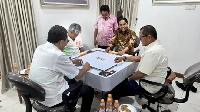 OCCRP: Apakah Jokowi layak bersanding dengan finalis pemimpin negara terkorup di dunia versi ...