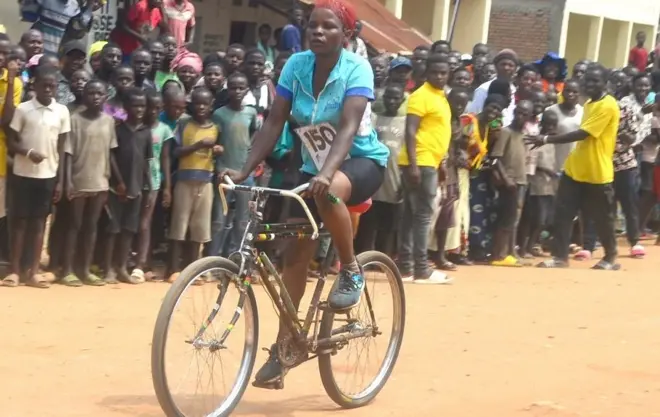 USAID yashyize abakozi bayo hafi ya bose ku isi mu kiruhuko - BBC News Gahuza