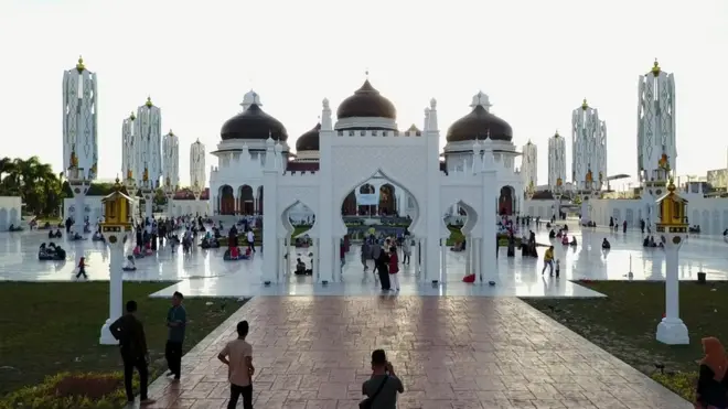 Perda syariah di Indonesia: antara kearifan lokal, politik elektoral ...