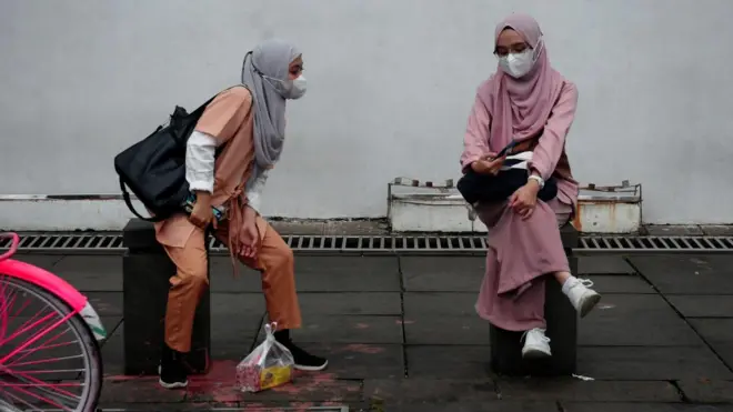 Vaksin Covid-19 gratis untuk lansia, ibu hamil, dan orang dengan ...