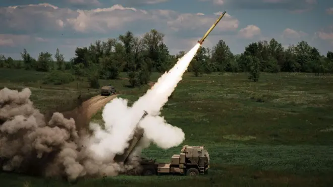 США тайно поставили Украине 300-километровые ракеты ATACMS. Их уже применили в Крыму - BBC News ...