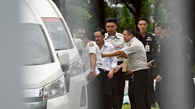 “ทำงานเพื่อประเทศชาติเต็มที่” ทักษิณ ระบุ หลังศาลพิพากษายกฟ้อง “คดี ม.112” - BBC News ไทย