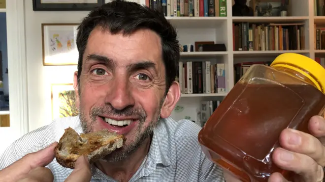 Da li vam je dosadno na Zum sastancima? Pozovite magarca - BBC News na ...