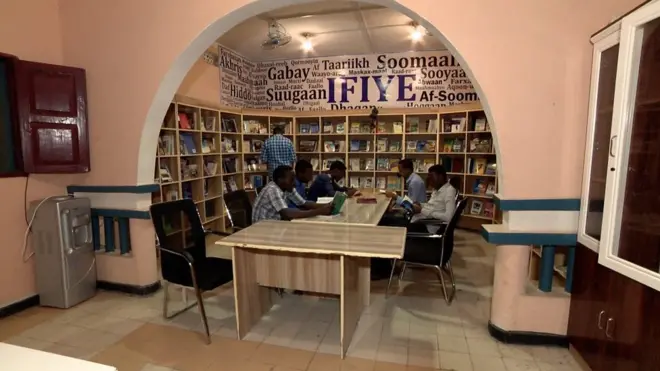 Maxaan loo dhisin maktabadda Burco ee ay dadweynuhu baadigoobayaan ...
