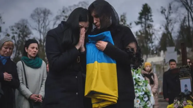 Rusija i Ukrajina: Ukrajinska linija odbrane rastegnuta dok ruske trupe ... Rusija i Ukrajina: Ukrajinska linija odbrane rastegnuta dok ruske trupe ...