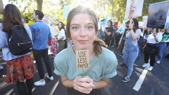 Greta Thunberg: Aktivis lingkungan berusia 20 tahun akan diadili karena memblokade pelabuhan ...