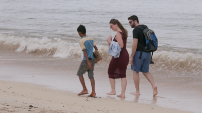 Perilaku turis serampangan di Indonesia akibat kurang informasi? - BBC News Indonesia