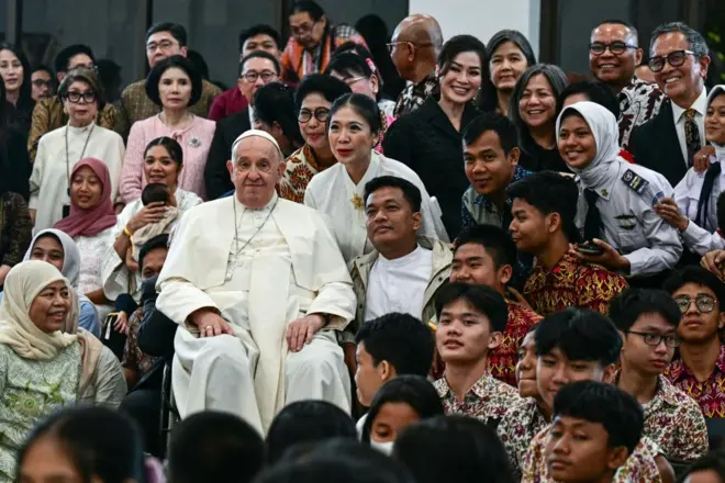 Paus Fransiskus: Skandal pelecehan seksual di Timor Leste membayangi kunjungan Paus - BBC News ...