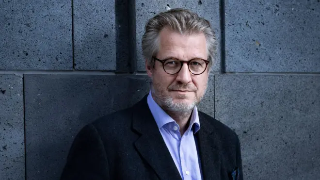 Tabitha Lasley: "Cuando alguien controla todo el dinero en una relación ...