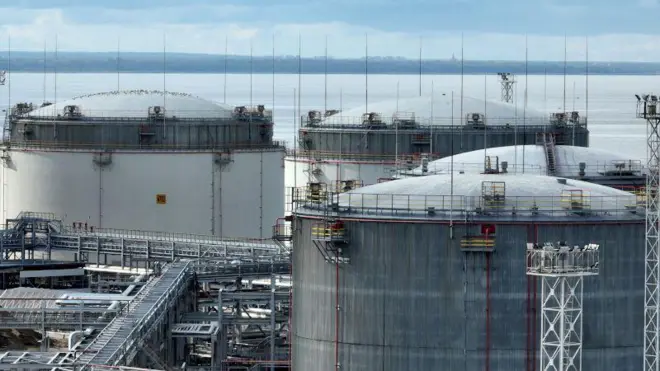 Удар по нафтобазі в Клинцях Чому це одна з найбільших пожеж у Росії