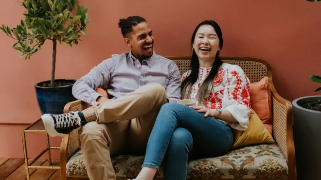 Activité physique : Les 10 avantages de la marche pour la santé - BBC News Afrique