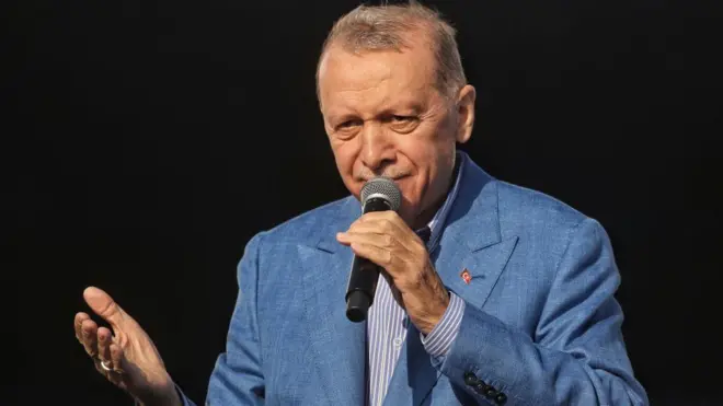 Pilpres Turki: Kemenangan Erdogan menyisakan polarisasi di masyarakat Turki - BBC News Indonesia