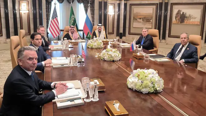 «Вы могли бы заключить сделку»: Трамп обрушился на Украину после переговоров США и России - BBC ...