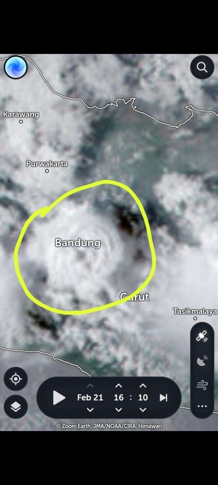 Tornado Bandung: Angin kencang di Rancaengkek, Jawa Barat: Tornado atau ...