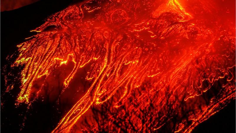 Vulkan Etna: Fotografije erupcije vulkana osvetlile su noćno nebo iznad ...