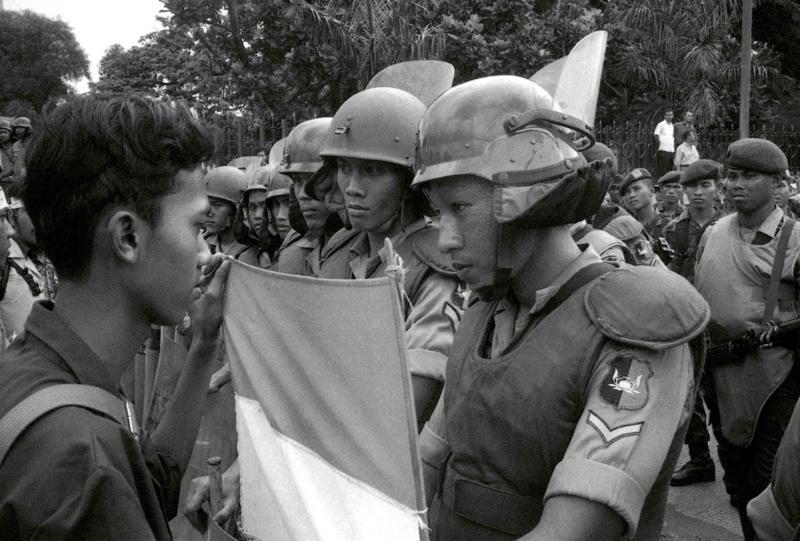 Hari-hari jelang Reformasi 1998 dalam gambar dan catatan - BBC News ...