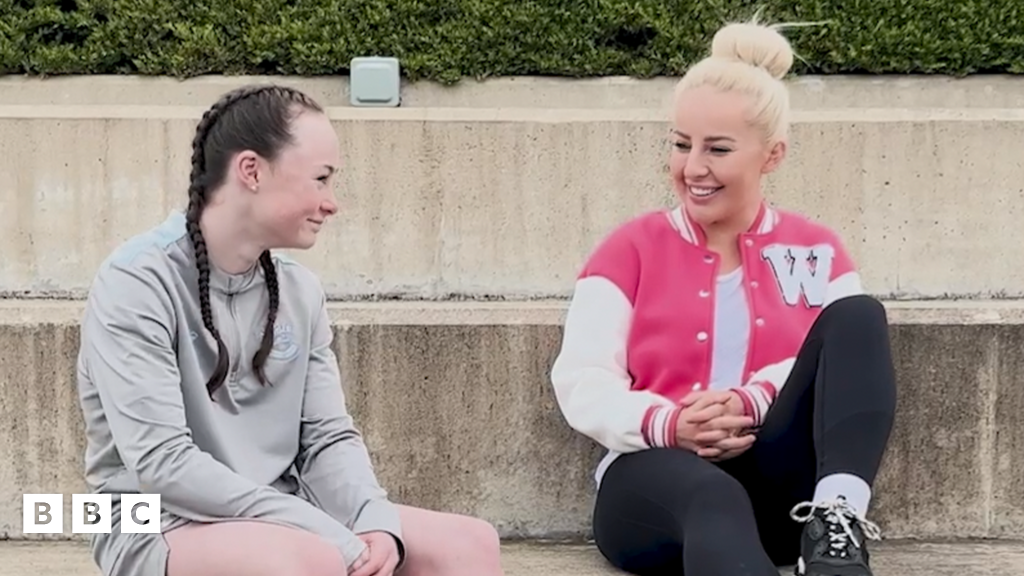 Jas meets British freestyle football world champion Liv Cooke - CBBC