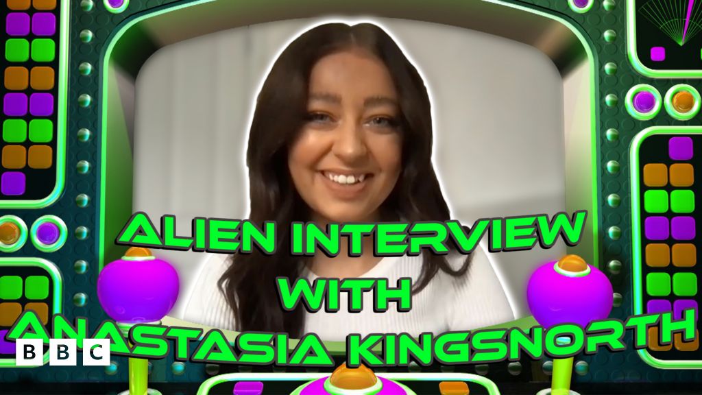 social media star youter youtube Anastasia Kingsnorth alien interview ...