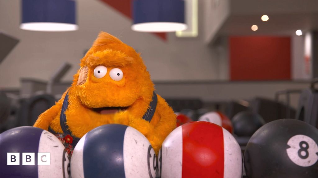 Saturday Mash-Up!'s Stanley goes Bowling - CBBC