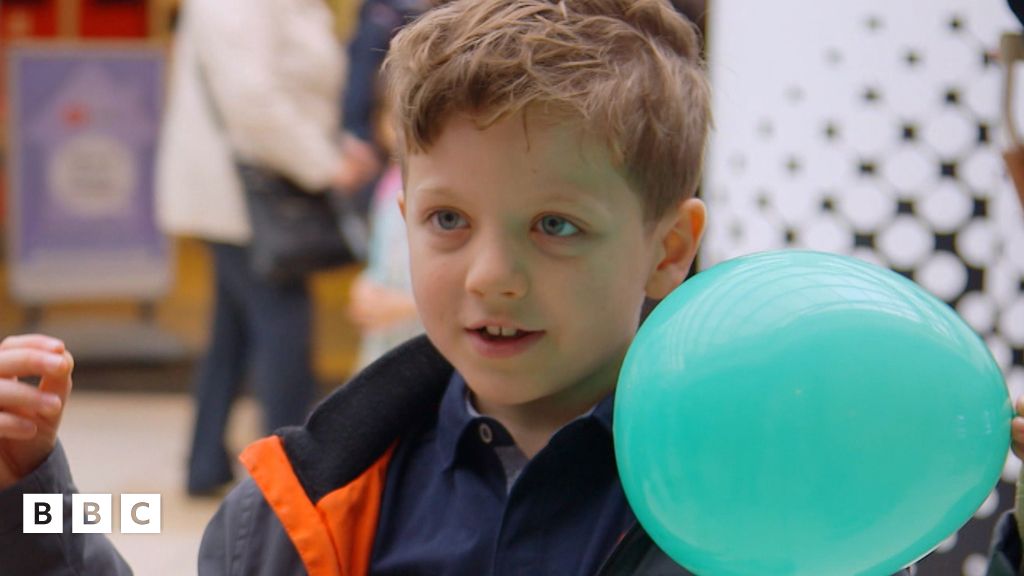 Attention grabbing science experiments - CBBC