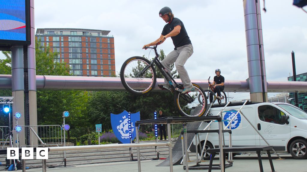 Check out these epic bike tricks - CBBC