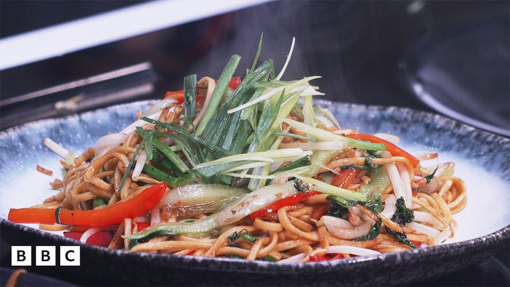 Vegetable chow mein - CBBC