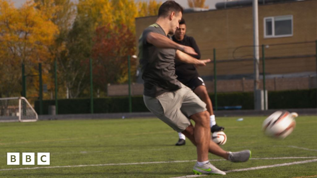England Rugby Star Nails a ‘Rabona’! - CBBC