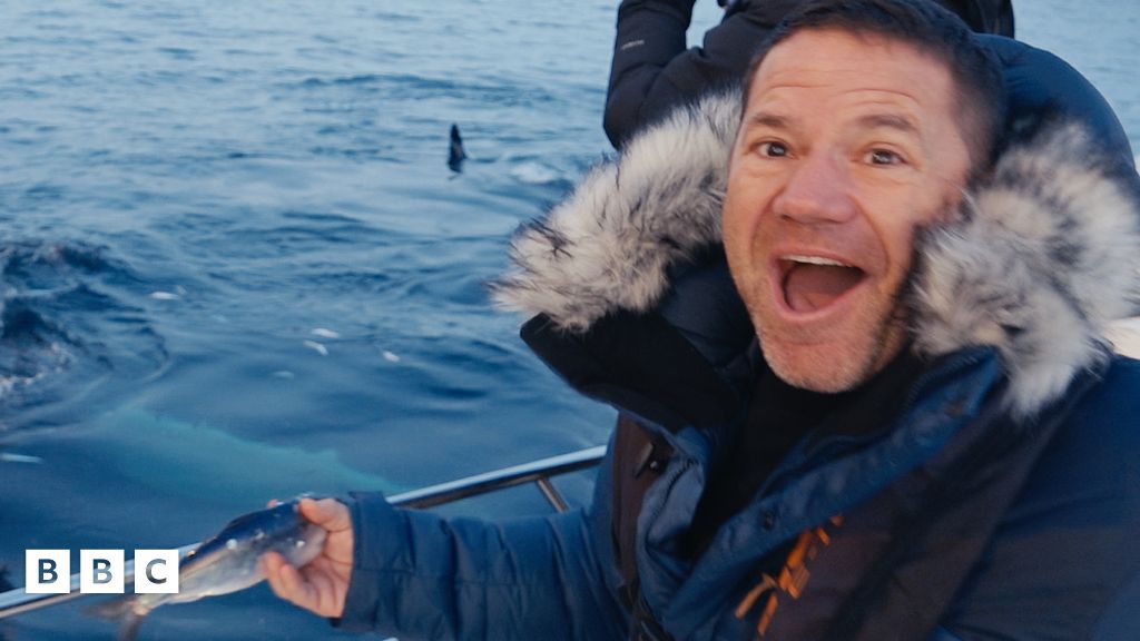 Steve Backshall - Deadly 60: Humpback Whale Feeding Surprise - CBBC