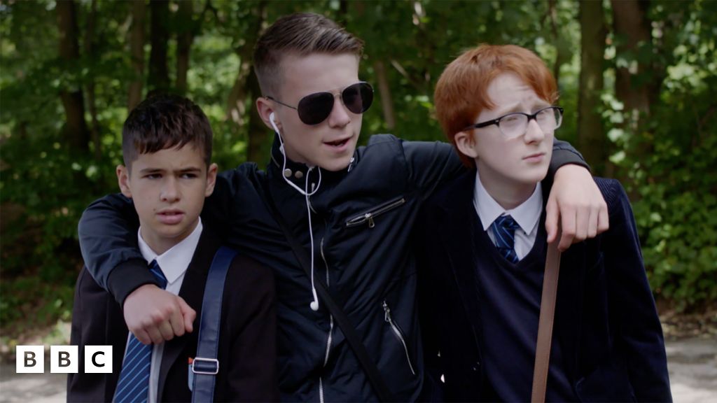 Dillon spots Jamie's dad - CBBC