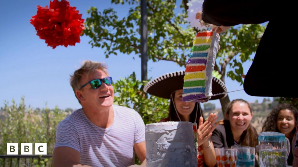 Tilly's amazing rainbow cake - CBBC