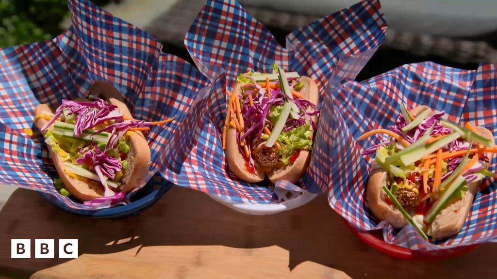 Veggie Hot Dogs - CBBC