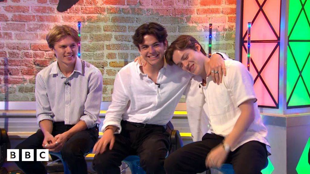 New Hope Club Reece Bibby, Blake Richardson, and George Smith pies the ...