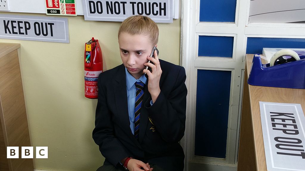 Martha gets trapped! - CBBC