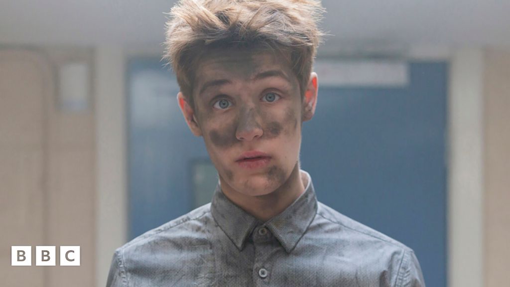 Ollie heads into the Dragons' Den - CBBC