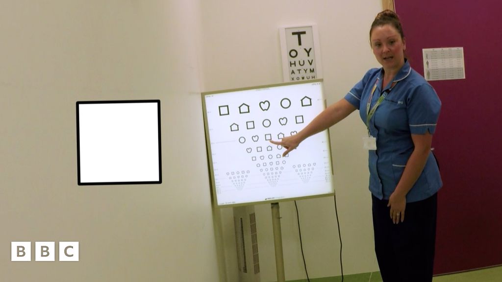 Taking an eye test - CBBC