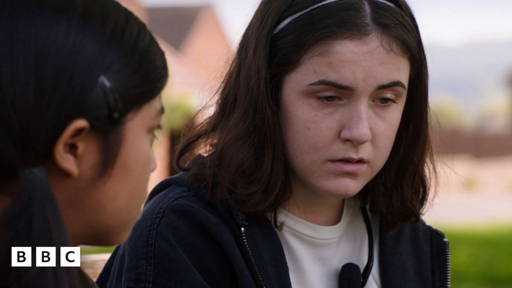 Bec sneaks off - CBBC