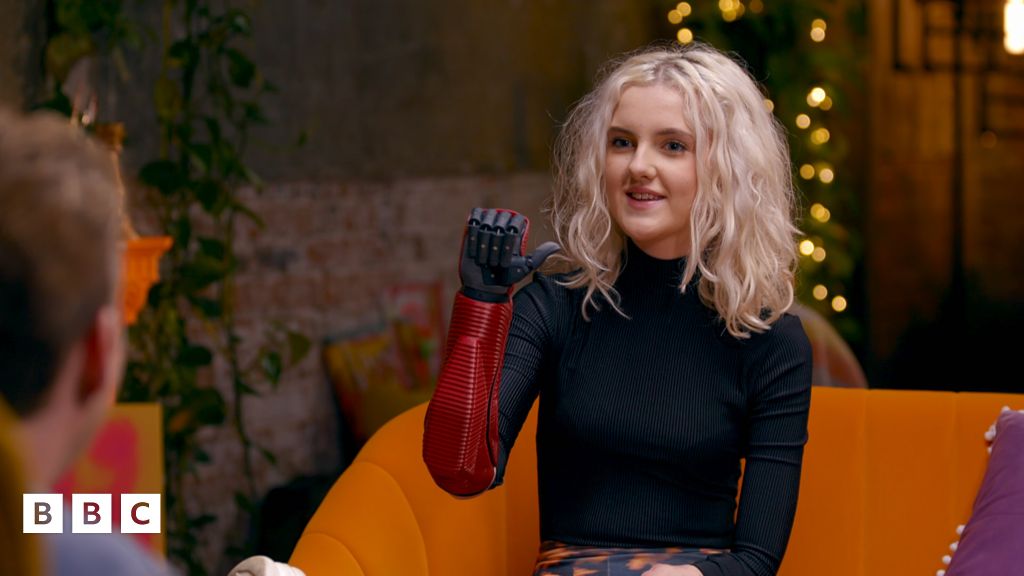 Tilly Lockey's glitter cat jacket - CBBC