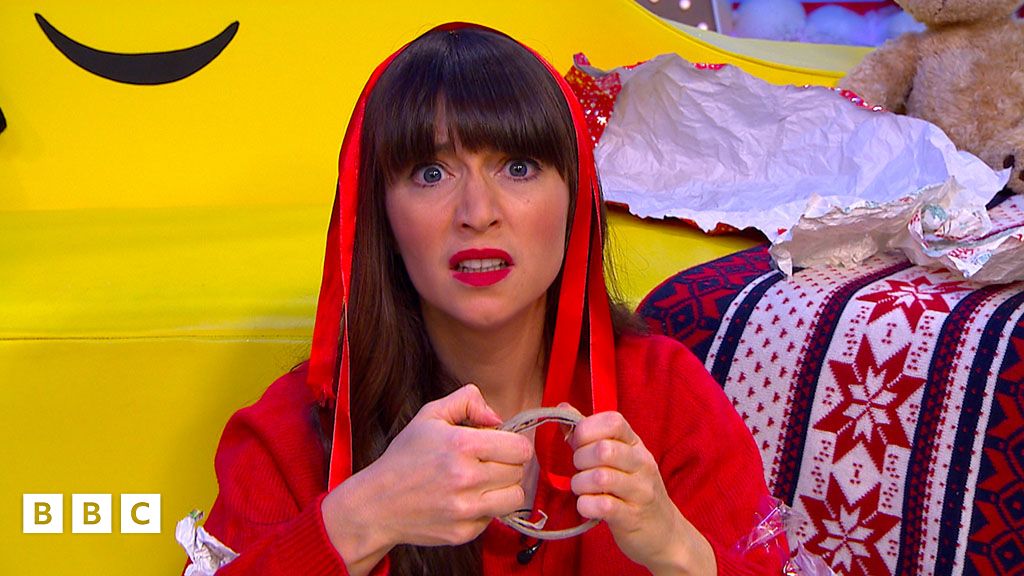 Christmas song about wrapping presents - CBeebies
