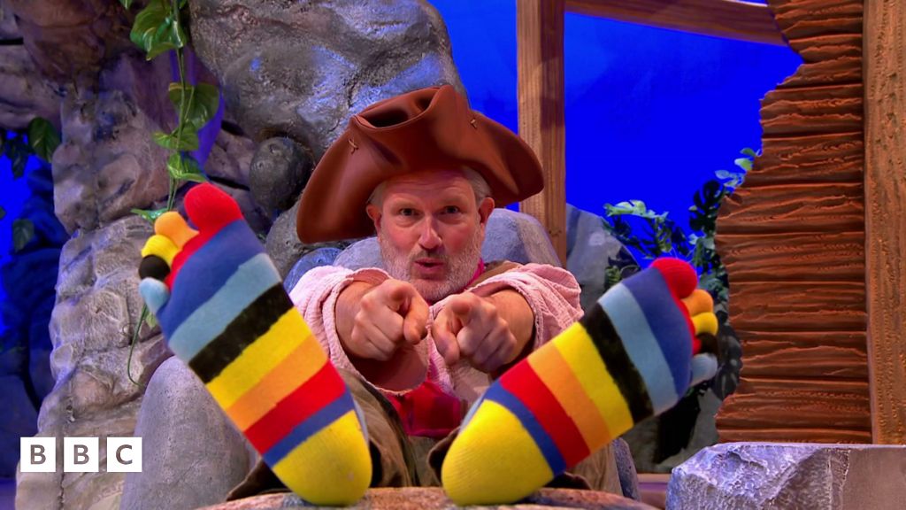 Sandy Toes Song - CBeebies