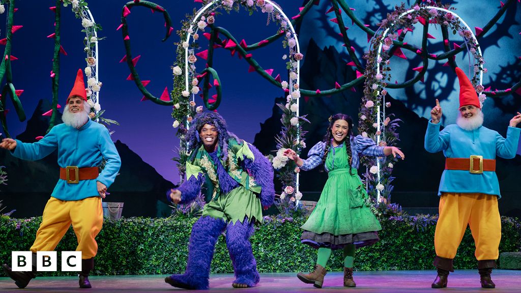 CBeebies Panto 2024: Learn the Dig a Little Deeper Song from Beauty and ...