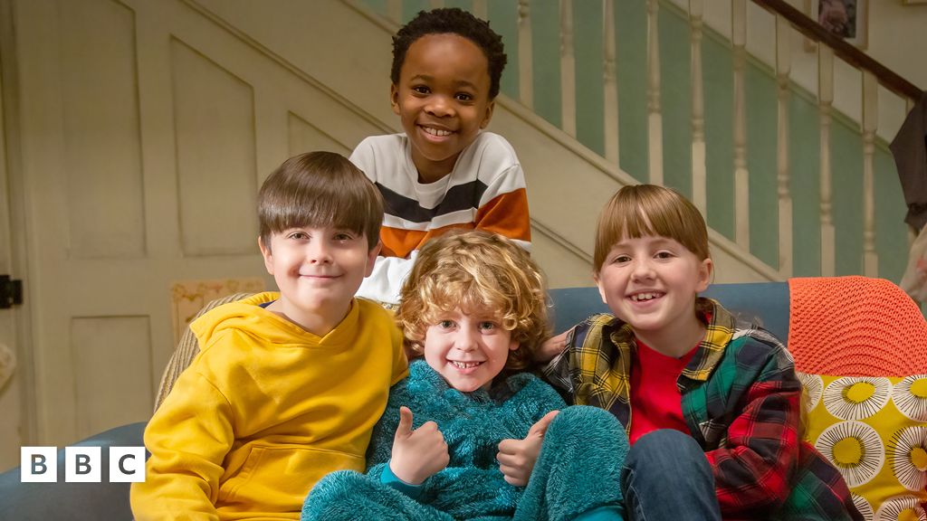 Biff & Chip Sneak Peek - CBeebies