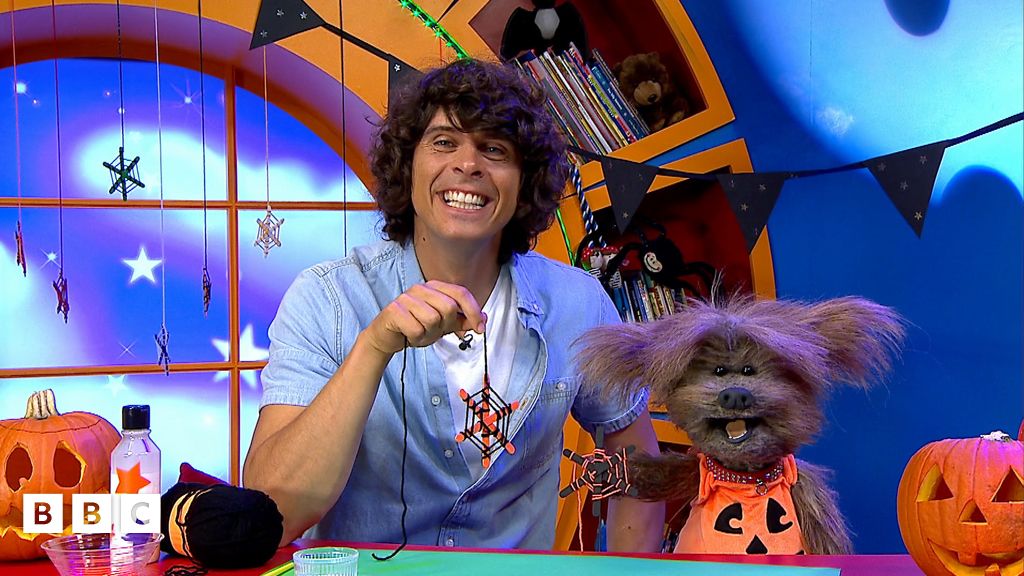 Easy and cheap DIY indoor Halloween decoration idea: Hanging spider web ...